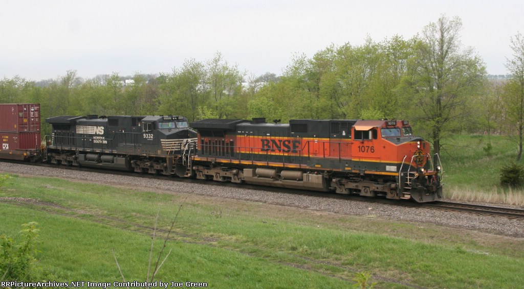 BNSF 1076
